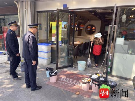 南京市建邺城管开展沿街餐饮垃圾分类执法检查相关工作商家