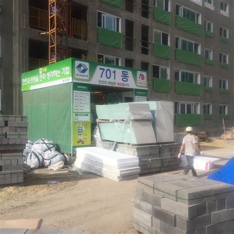 곽상길의 생명나무하우징 제주아파트현장 현장 작업자들에게 가장 힘든 건 일할 곳에 자재를 올리는 것입니다 오늘 석고보드 두차가 들어 왔는데 이 더운 날 언제 다