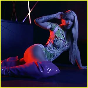 Iggy Azalea Debuts Steamy Mo Bounce Music Video Watch Here Iggy Azalea Music Music