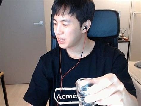 ‘샤이니·인피니트 비하 논란 홍빈 빅스 탈퇴했지만 트위치서 혼자 활동한다 인사이트
