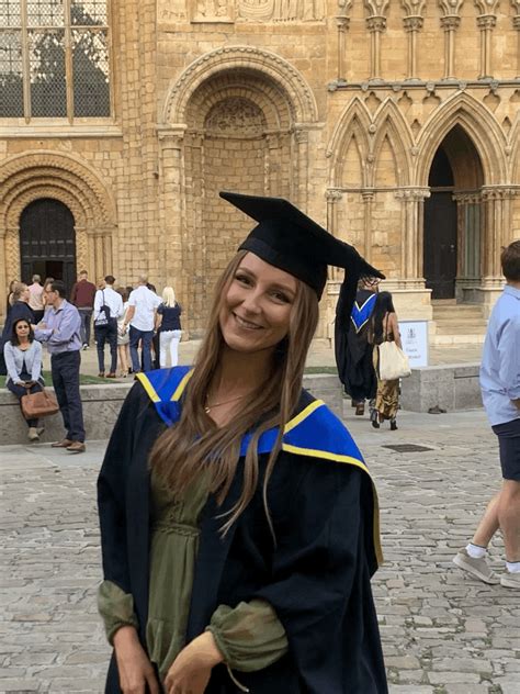 Chloe Dove On Linkedin I Have Officially Graduated From University Of