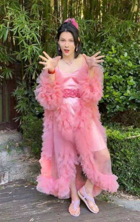 向佐对黑粉好刚，对粉丝却很温柔，男生穿女装也能闯出新赛道