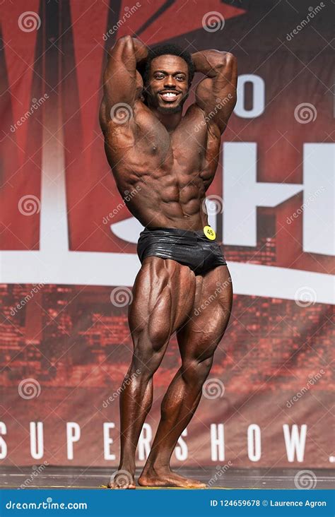 Men S Classic Physique Champ Flexes At 2018 Toronto Pro Supershow