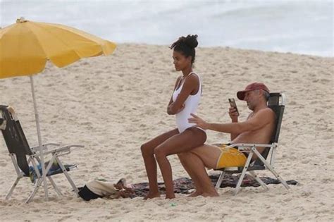 Vincent Cassel Ve Tina Kunakey In Plaj Keyfi Magazin Haberleri