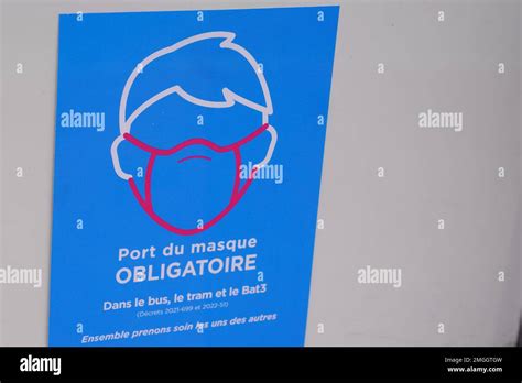 Port Du Masque Obligatoire Panneau En Tex Français Signifie Masque