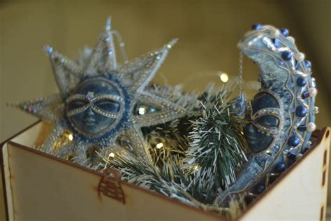 Ёлочная игрушка Луна