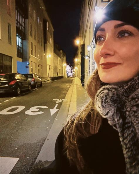 Karla Monroig Paris Je Taime Segunda Parada De Unas Horas Camino A