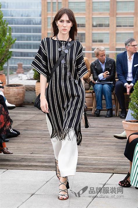 纽约时装周 Oscar De La Renta 2019春夏大秀 服装纽约时装周 Cfw服装设计网