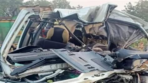 Big Accident News ओडिशा में भीषण सड़क हादसा तेज रफ्तार वैन ट्रक से