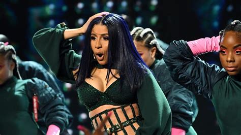 Cardi B Gives Husband Offset A Lap Dance During Sexy 2019 Bet Awards