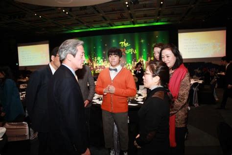 세진이 어머니는 보육원에서 자원봉사를 하다 버려진 세진이를 만났는데 장애가 심한 세진이가 아무에게도 입양되지 않자 가슴으로 입양대리운전 세차장 T