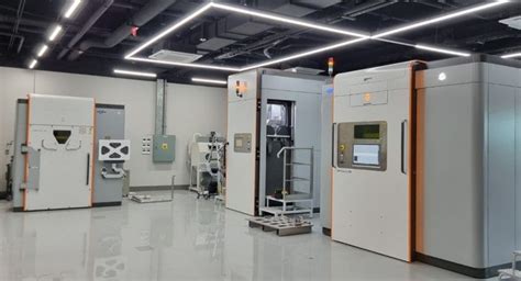 3d 고객들은 혁신적인 기업을 위한 네트워킹 허브이자 인큐베이터 역할을 하는 대전테크노파크의 Dmp Factory 500오른쪽 및 Dmp Flex 350왼쪽 금속