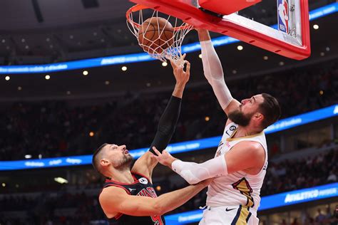 Photos Pelicans At Bulls Game Action 11922 Photo Gallery