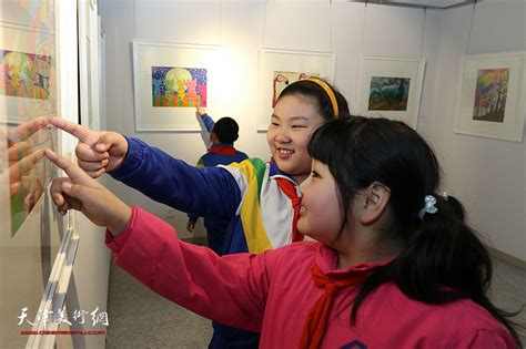 “牵手星星的孩子”关爱孤独症儿童公益画展在河西区美术馆举行艺术高清 天穆网