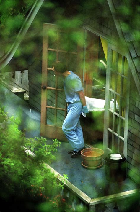 Kurt Cobain Suicide Scene Previously Unpublished Photos