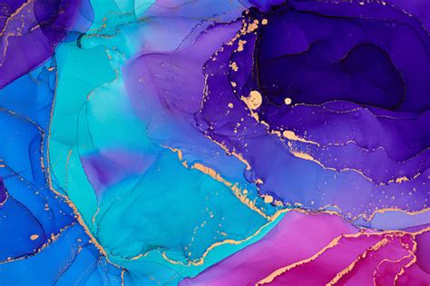 반투명 색조의 흐름 금속 소용돌이 및 거품이 많은 스프레이의 흐름은 이러한 자유롭게 흐르는 질감의 풍경을 형성합니다 알코올 잉크 기술의 자연 고급 추상 유체 아트 페인팅 0