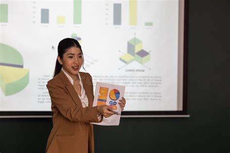 Financial Advisor Staff Provide Internal And External Reports On Financial Performance