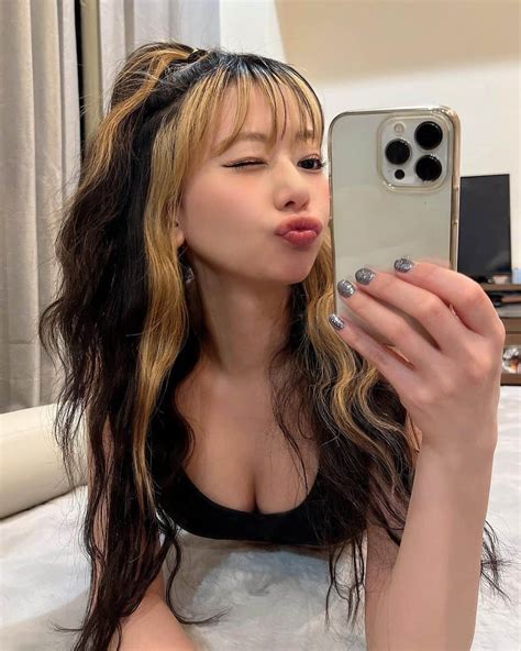希帆さんのインスタグラム写真 希帆instagram「goodnight🌙🖤 お家着いたら速攻 ナイトブラに着替える毎日ですぅ🫣