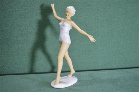 Купить Статуэтка фигурка фарфоровая Девушка в купальнике Unterweissbach Унтервейсбах