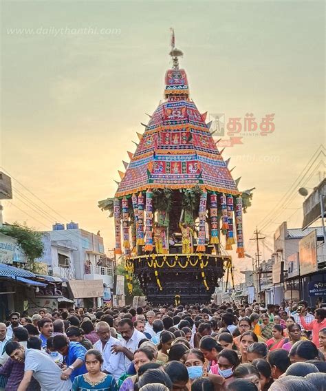 Kovil சென்னிமலை முருகன் கோவிலில் பங்குனி உத்திர தேரோட்டம் திரளான பக்தர்கள் வடம் பிடித்து