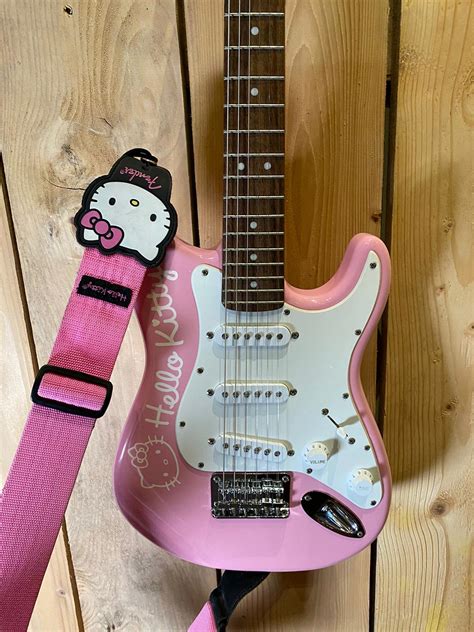 Hello Kitty Mini Strat Squier Hello Kitty Mini Strat Audiofanzine