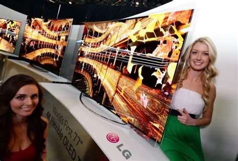 Ces Lg Demos Oled Tv With Adjustable Curve