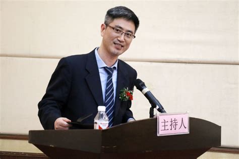 齐爱民教授荣获中国智库创新人才“先锋人物奖”研究院