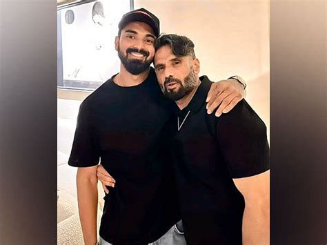 Suniel Shetty Twins With Son In Law Kl Rahul In New Picture Athiya