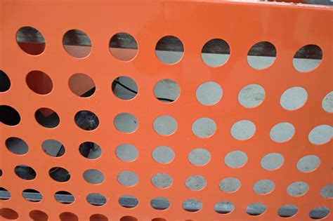 商品展览隔离采用喷塑圆孔网生产