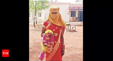Groom Demands Dowry Bride Walks Out Of Wedding And Files Fir Bhopal