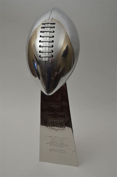 Lot Detail New England Patriots Vs St Louis Rams Super Bowl Xxxvi Trophy