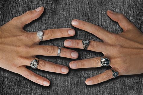 The Signet Ring The New Must Have To Adorn Your Finger