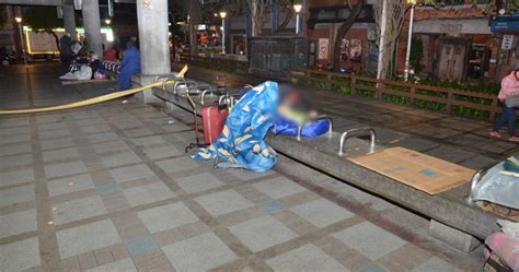 疑氣溫驟降釀禍！萬華一天傳2死 男趴臥公園蓋被亡