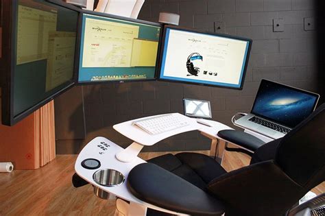 Emperor Lx A High Tech Computer Workstation