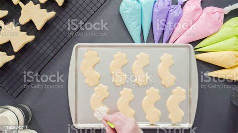 멀티 컬러 로얄 아이싱 유니콘 설탕 쿠키를 장식 슈가 쿠키에 대한 스톡 사진 및 기타 이미지 슈가 쿠키 플랫 레이 달콤한