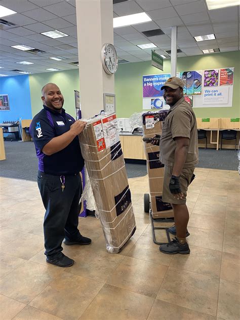Fedex Employee Uniform