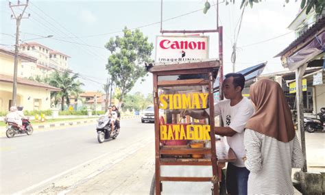 7 Tahun Jualan Siomay Keliling Penghasilan Tembus Rp1 8 Juta Sehari