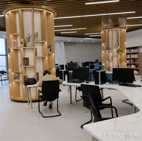 无锡学院就读是什么体验无锡学院的总体环境如何无锡学院值得报考吗下面给23级新生报考无锡学院提供一些建议就无锡学院的专业学校教室和图书