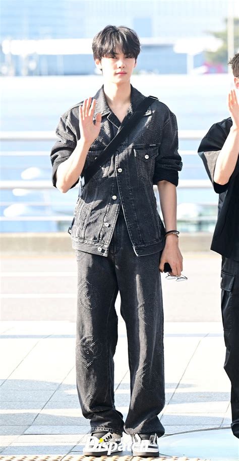 [현장포토] 범접불가 잘생김…김규빈 피지컬 천재 디스패치 뉴스는 팩트다