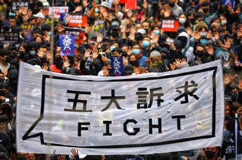 香港元旦大遊行爆衝突！近百市民被扣查、拘捕 國際 自由時報電子報