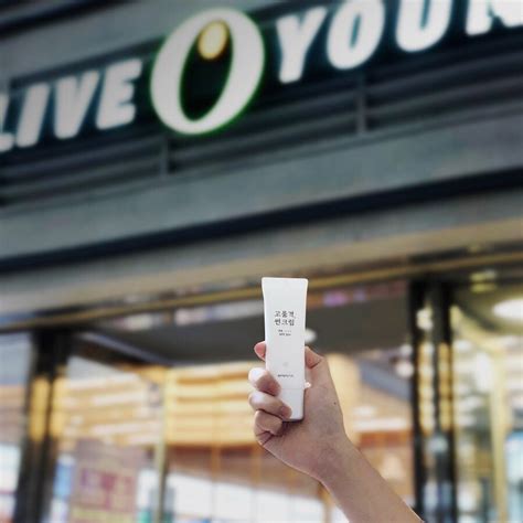 Simplylab 여러분 저에게는 꿈이 있습니다 바로 올리브영 입점 언젠가 더 넓은 세상에서 여러분을 만날 거예요 어두운 창고를 벗어나 더 많은 피부를 이롭게