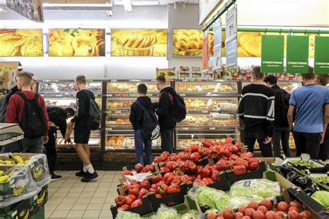 Ile zarabia się w Biedronce Zachęcają do pracy hasłem Kroją się podwyżki naTemat pl