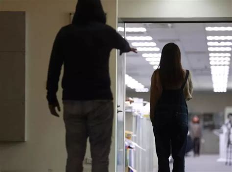 新聞 色男伸手捏女店員屁股4秒 代價18萬元 看板 Sex 批踢踢實業坊