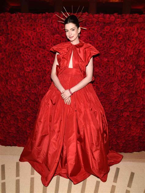 42 Anne Hathaway Outfits That Show Shes Always At The Height Of Style