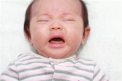 難しい赤ちゃんの体温調節｜寒い？暑い？服装、靴下、汗対策は？｜cozre コズレ 子育てマガジン