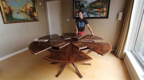 Ingenious Table Expands When You Turn It