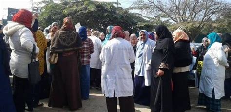 الوطن المحافظات ممرضات جامعة الزقازيق يواصلن إضرابهن لليوم الرابع