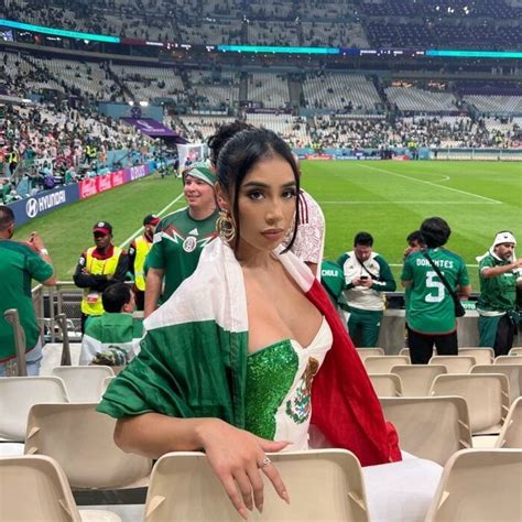 Mexicana Se Roba Las Miradas Mientras Ignora El Código De Vestimenta De