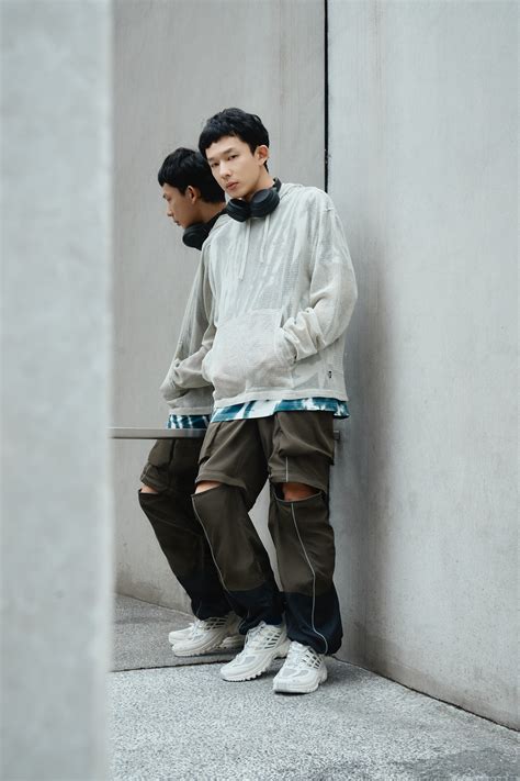 起點日著 千禧年潮流回歸用 Salomon ACS PRO 傳遞出個性帥氣 Y2K 氛圍 KEEDAN