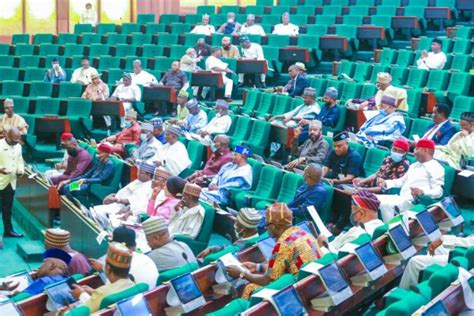Asuu Strike Commuters Stranded In Lagos As Protesting Students Block